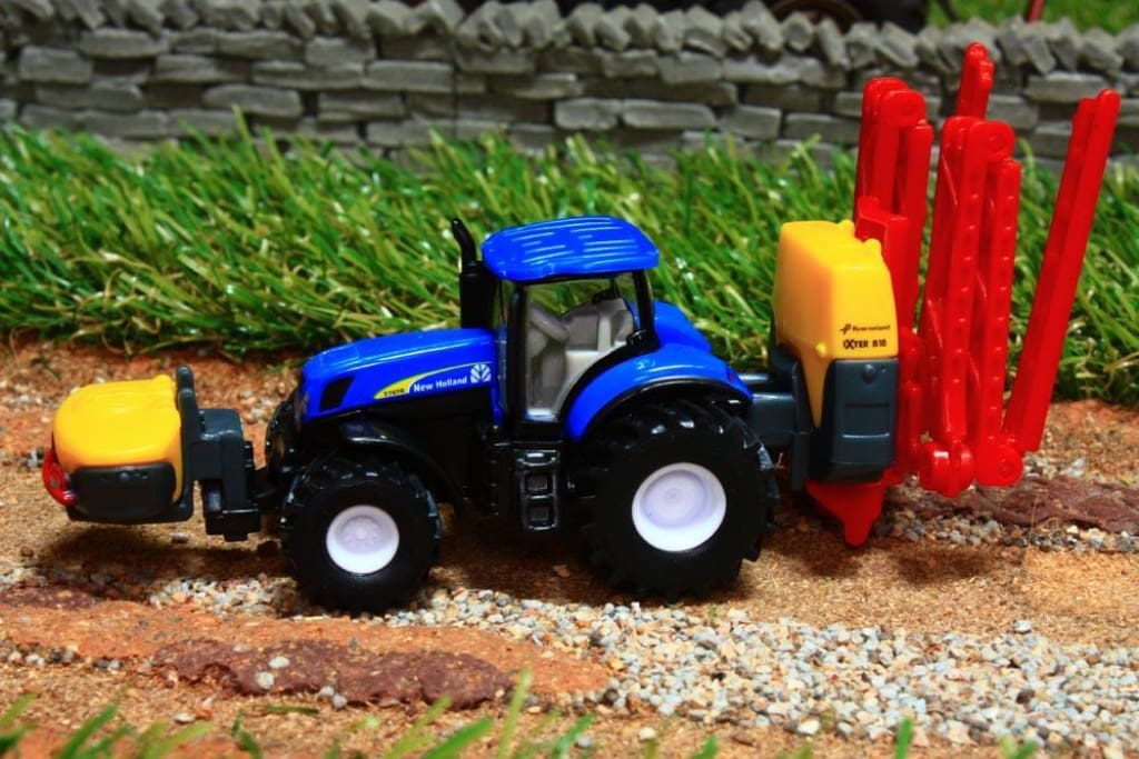 1799 SIKU 1:87 SCALE NEW HOLLAND TRACTOR WITH KVERNELAND CROP SPRAYER – Brushwood Toys