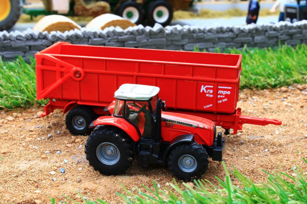 1844 Siku 1:87 Scale Massey Ferguson Tractor with Triple Axle Tipping – Brushwood Toys