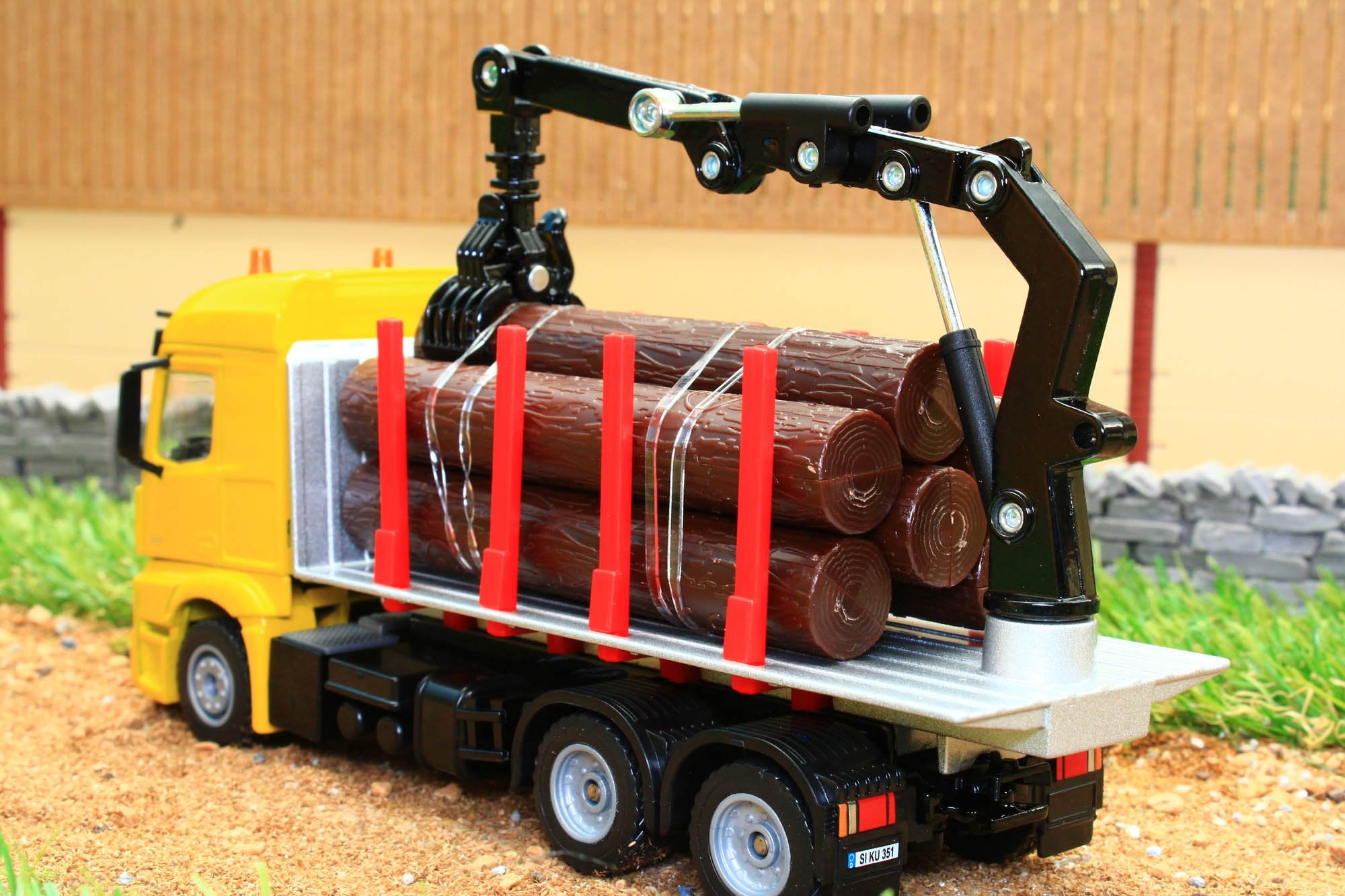 2714 SIKU 1:50 SCALE MERCEDES LORRY LOG TRANSPORTER WITH LOG GRAB ...