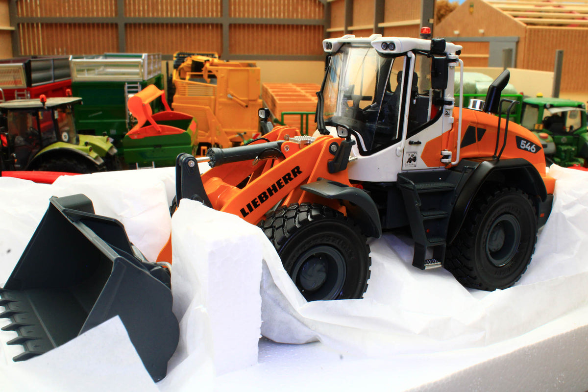 AT3200200 AT Collections 1:32 Scale Liebherr L 546 G8 Wheeled Loader w ...
