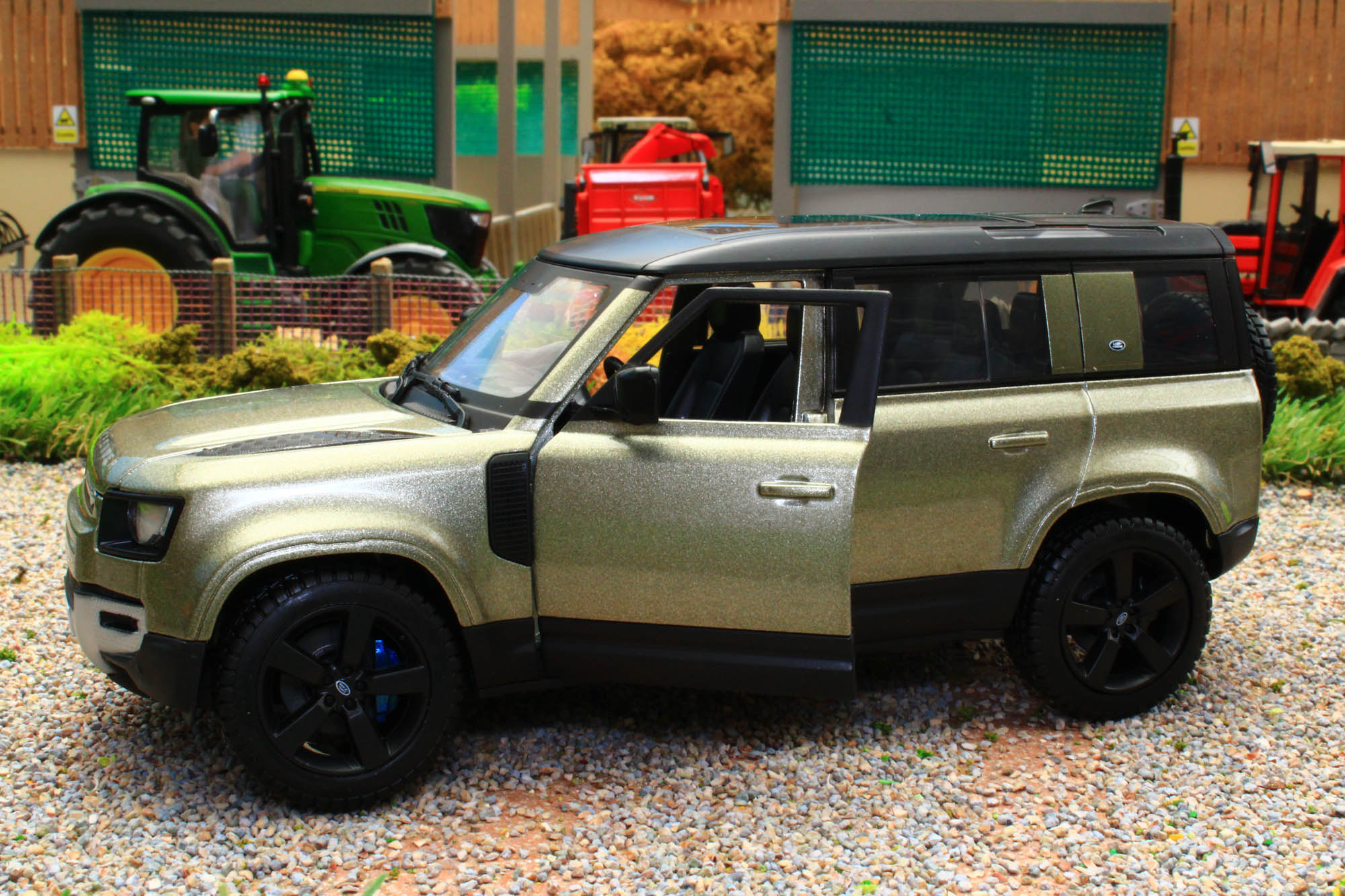BUR21101 BURAGO 1:24 Scale New Land Rover Defender 110 in Green with B ...