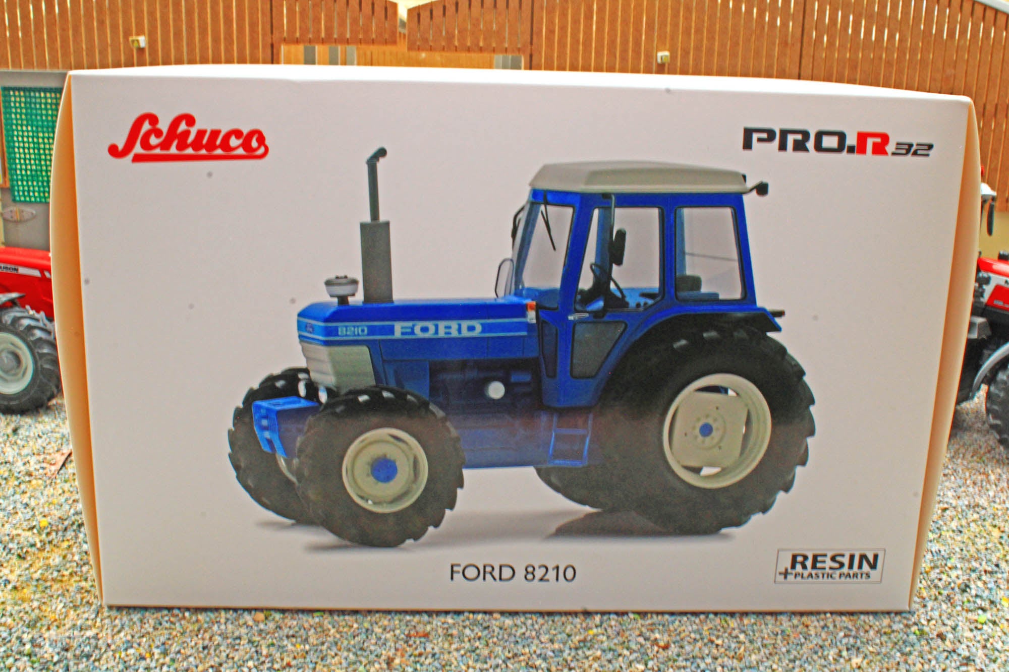 SCH00531 Schuco 1:32 Scale Ford 8210 4WD Tractor 'Pro Resin' Model ...