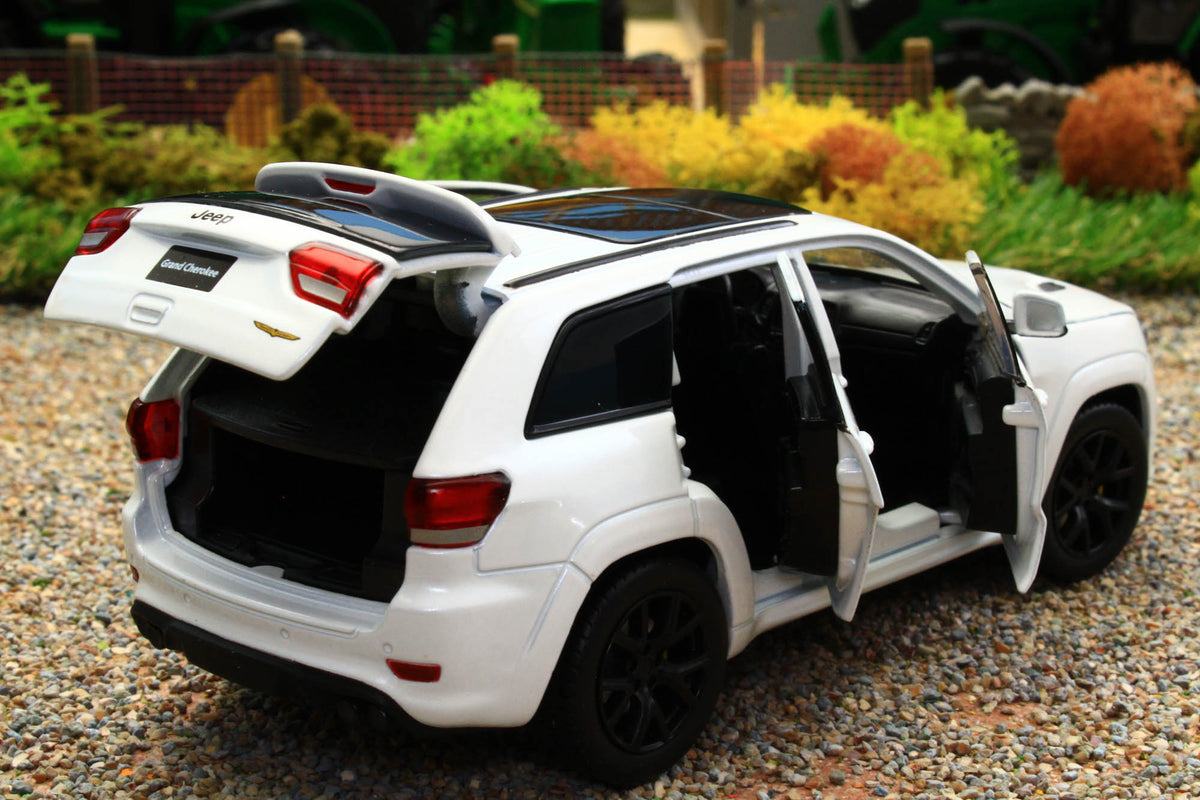 TAY32170011 TAYUMO 1:32 Scale Jeep Grand Cherokee Trackhawk in white w ...
