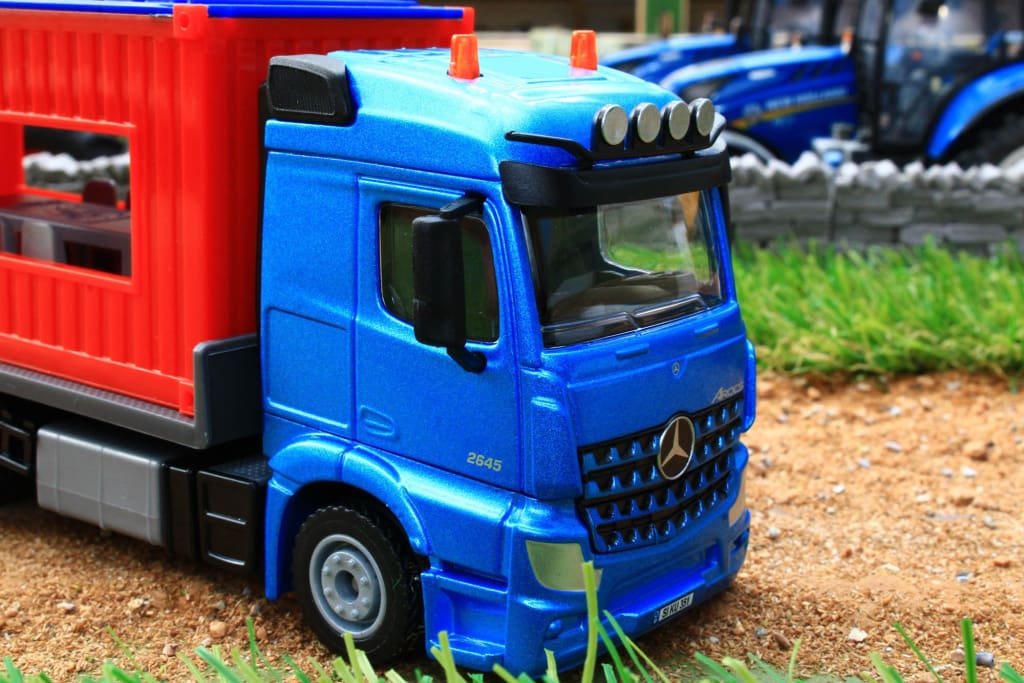 3556 SIKU MERCEDES BENZ ACROS TRUCK WITH CONTAINER AND CRANE (1:50 Sca ...