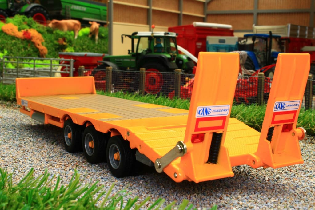 43254 Britains Kane Low Loader Trailer in Yellow – Brushwood Toys