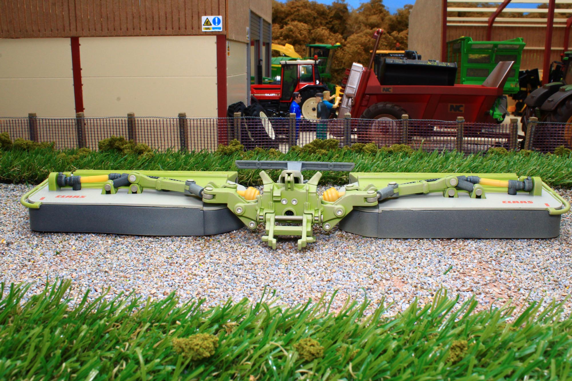 43303(W) Weathered Britains Claas Disco Rear Butterfly Mower Dusty Eff ...