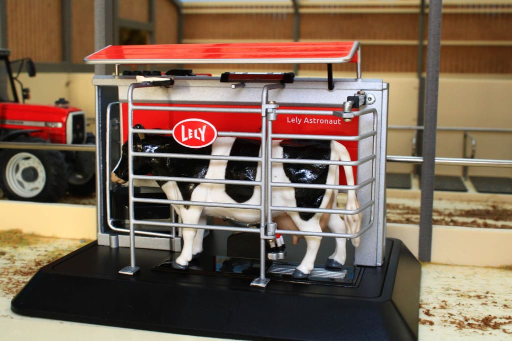 AT3200502 AT Collections Lely Astronaut A5 Milking Robot – Brushwood Toys