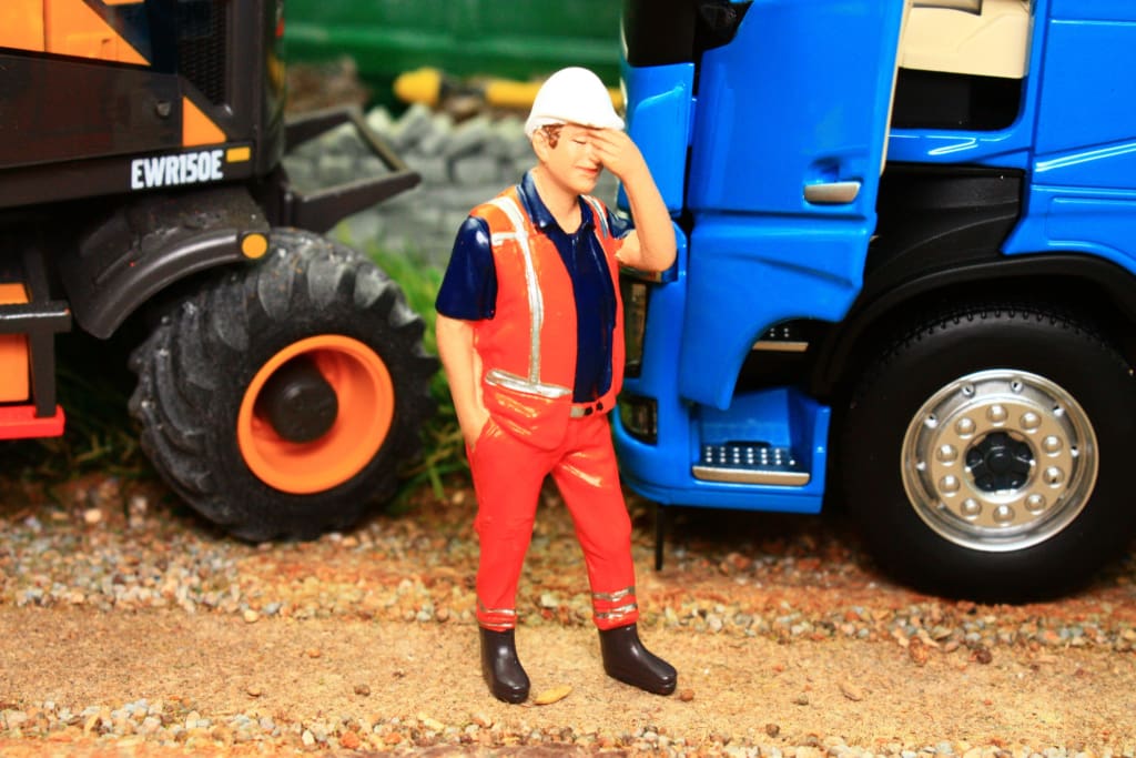 AT32143 AT Collections Works Figure Scratching Head – Brushwood Toys