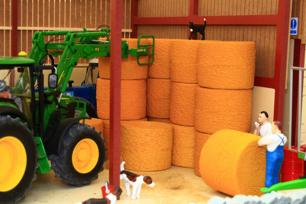 BT2080 Authentic Round Hay Bales (Set of 15) – Brushwood Toys