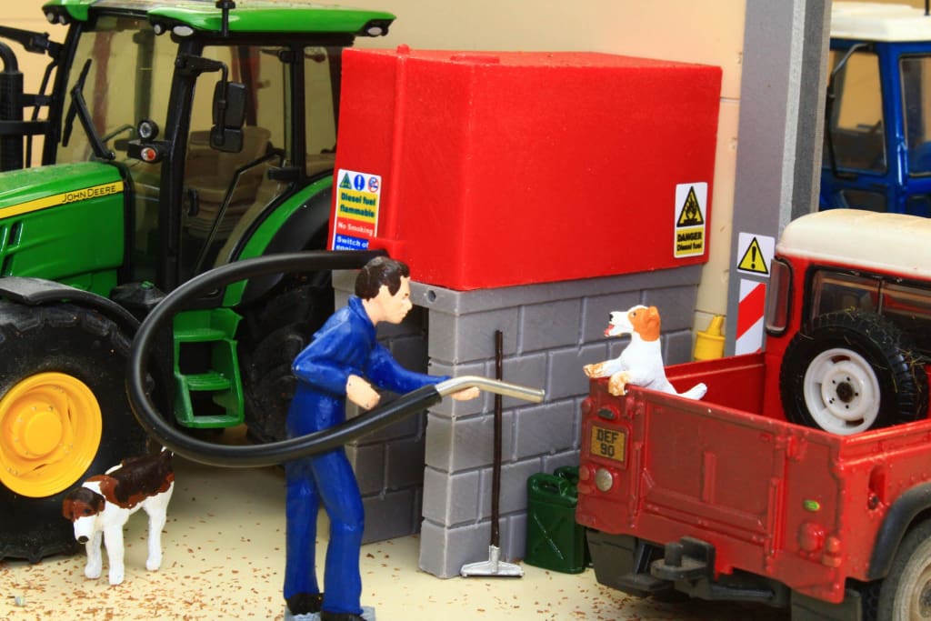 BT3055 Farm Yard Diesel Tank in Red (with hose and nozzle) – Brushwood Toys