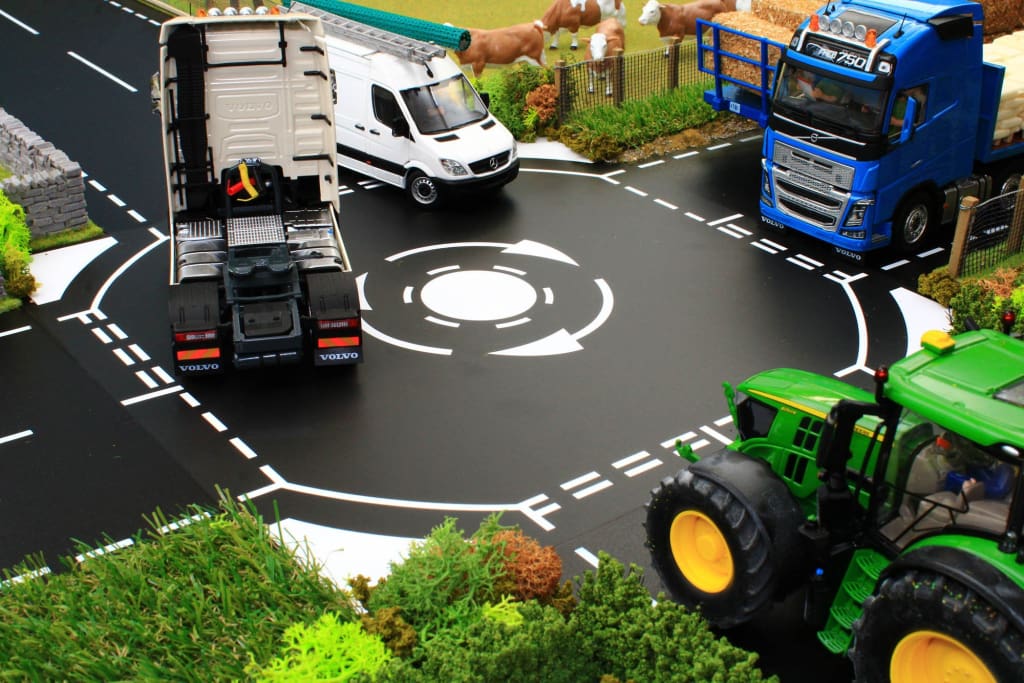 BT3072 Mini Roundabout (1:32 Scale) – Brushwood Toys