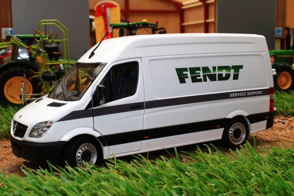 MM1905-01-01 MARGE MODELS MERCEDES SPRINTER VAN IN WHITE WITH FENDT LI ...
