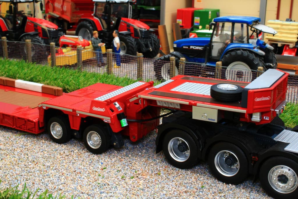 MM2011-01 MARGE MODELS NOOTEBOOM EURO LOW LOADER WITH INTERDOLLY IN RE ...
