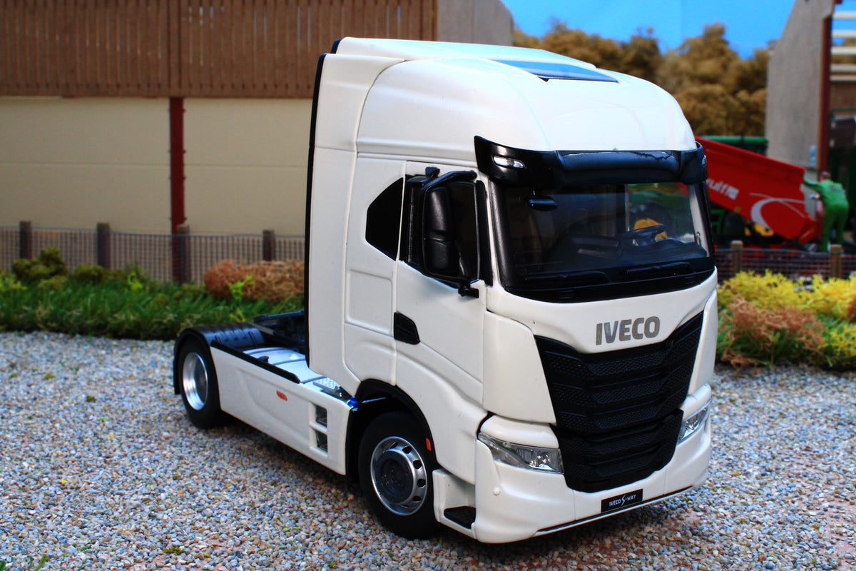 MM2231-01 Marge Models Iveco S-Way Lorry Tractor Unit 4x2 in White ...