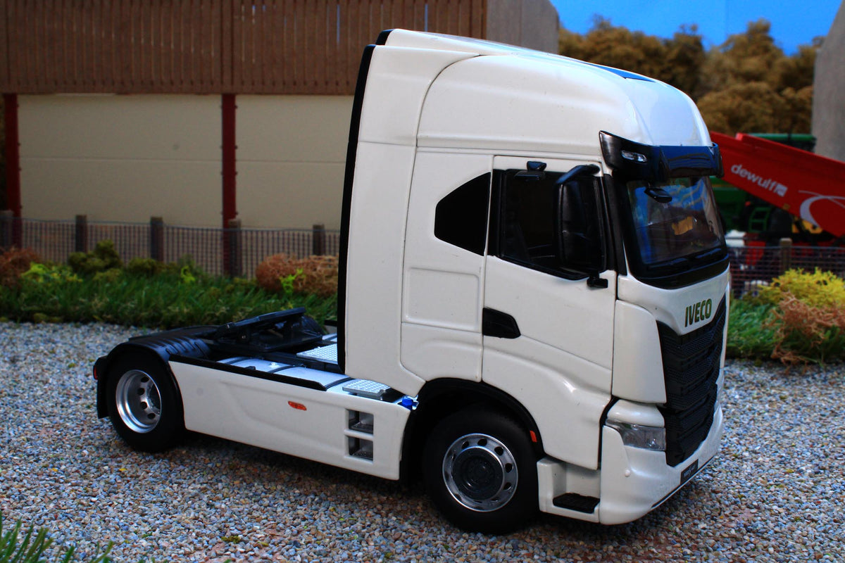 MM2231-01 Marge Models Iveco S-Way Lorry Tractor Unit 4x2 in White ...