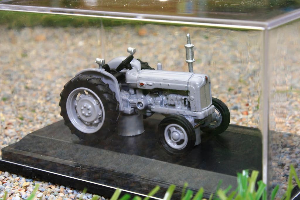 OXF76TRAC004 OXFORD DIE CAST 176 SCALE FORDSON TRACTOR IN GREY ...