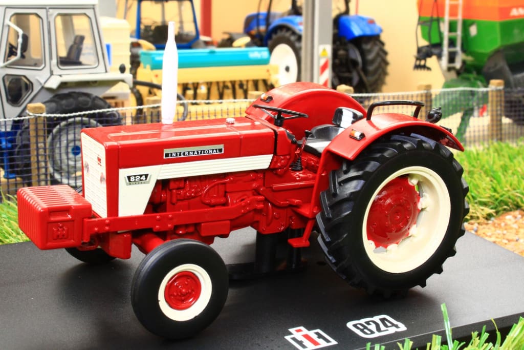 REP151 Replicagri IH International 824 2WD Tractor Without Cab ...