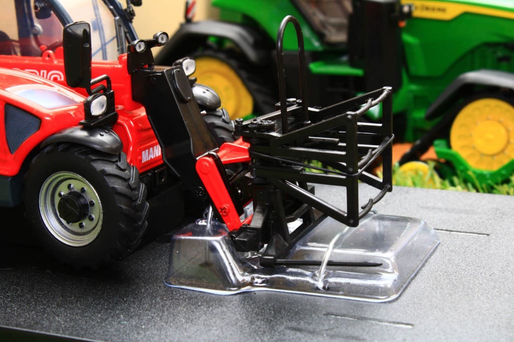 UH2925 Universal Hobbies MANITOU MT625 TELEHANDLER AND FODDER GRAB ...