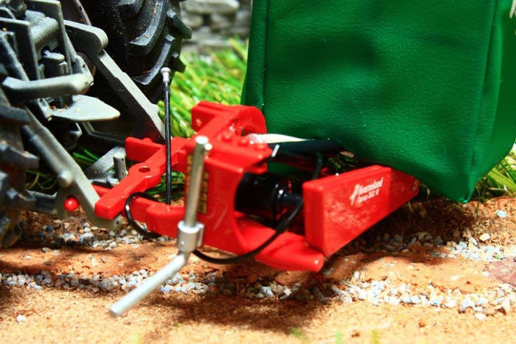 UH4872 UNIVERSAL HOBBIES KVERNELAND TAARUP 2632M REAR MOUNTED DISK MOW ...