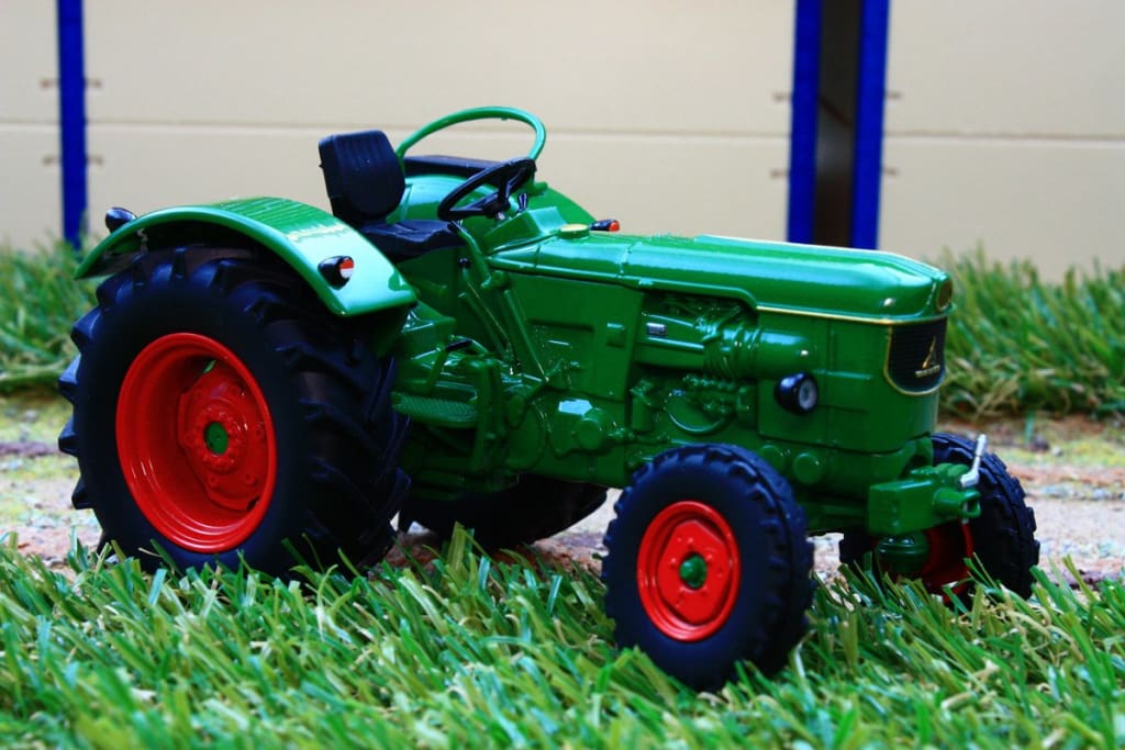 UH4994 UNIVERSAL HOBBIES DEUTZ D60 05 2WD TRACTOR – Brushwood Toys