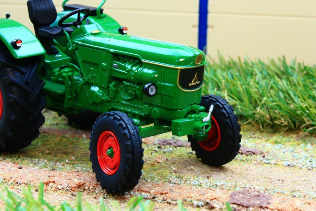 UH4994 UNIVERSAL HOBBIES DEUTZ D60 05 2WD TRACTOR – Brushwood Toys