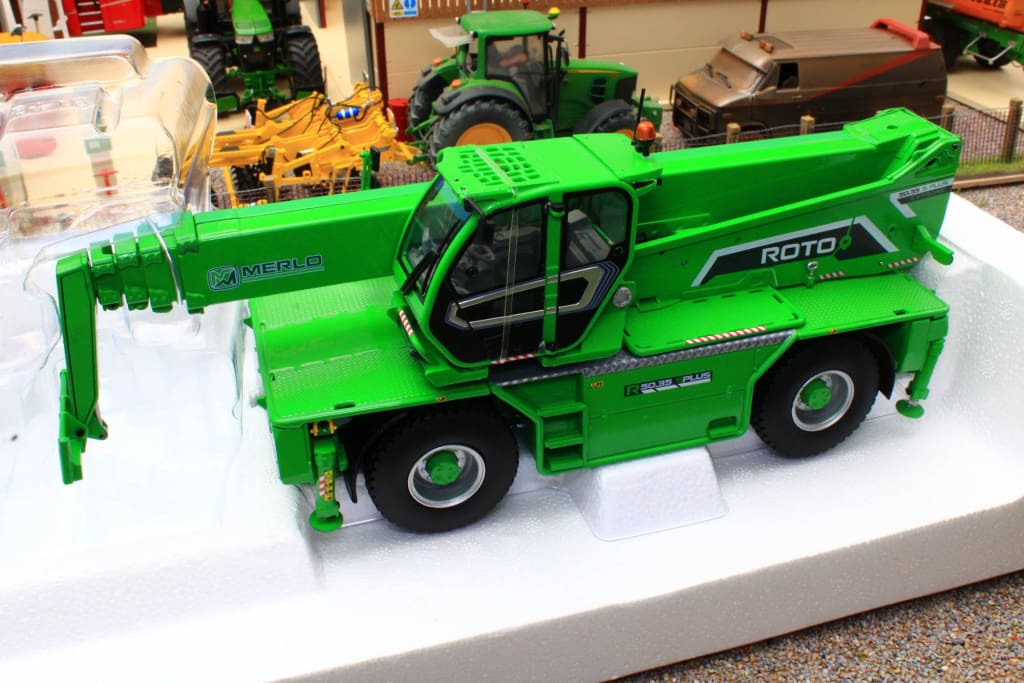 UH8143 UNIVERSAL HOBBIES MERLO ROTO 50.35 S PLUS LOADER – Brushwood Toys