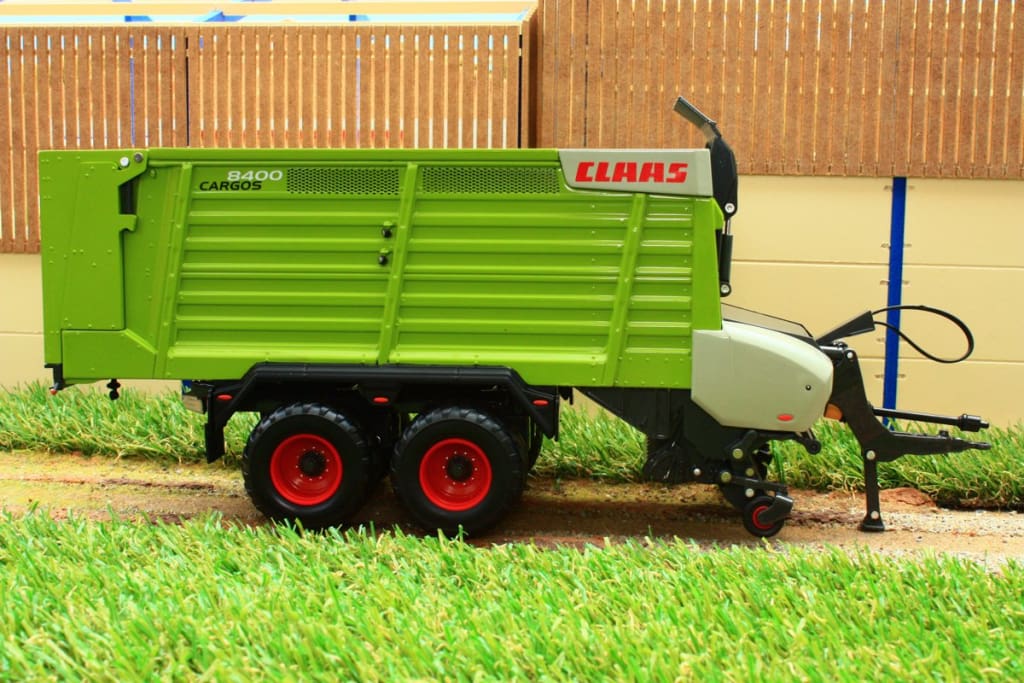 USK30020 USK CLAAS CARGO 8400 2 AXLE TRAILED FORAGE WAGON – Brushwood Toys