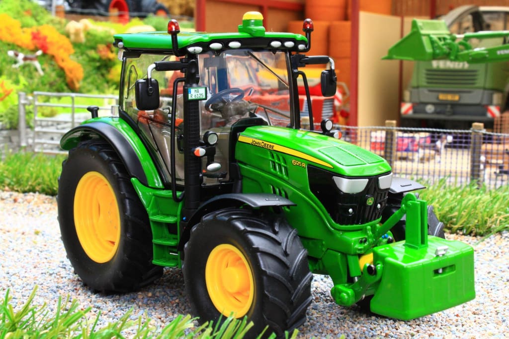 W7318 WIKING JOHN DEERE 6125R TRACTOR - LAST ONE LEFT! – Brushwood Toys