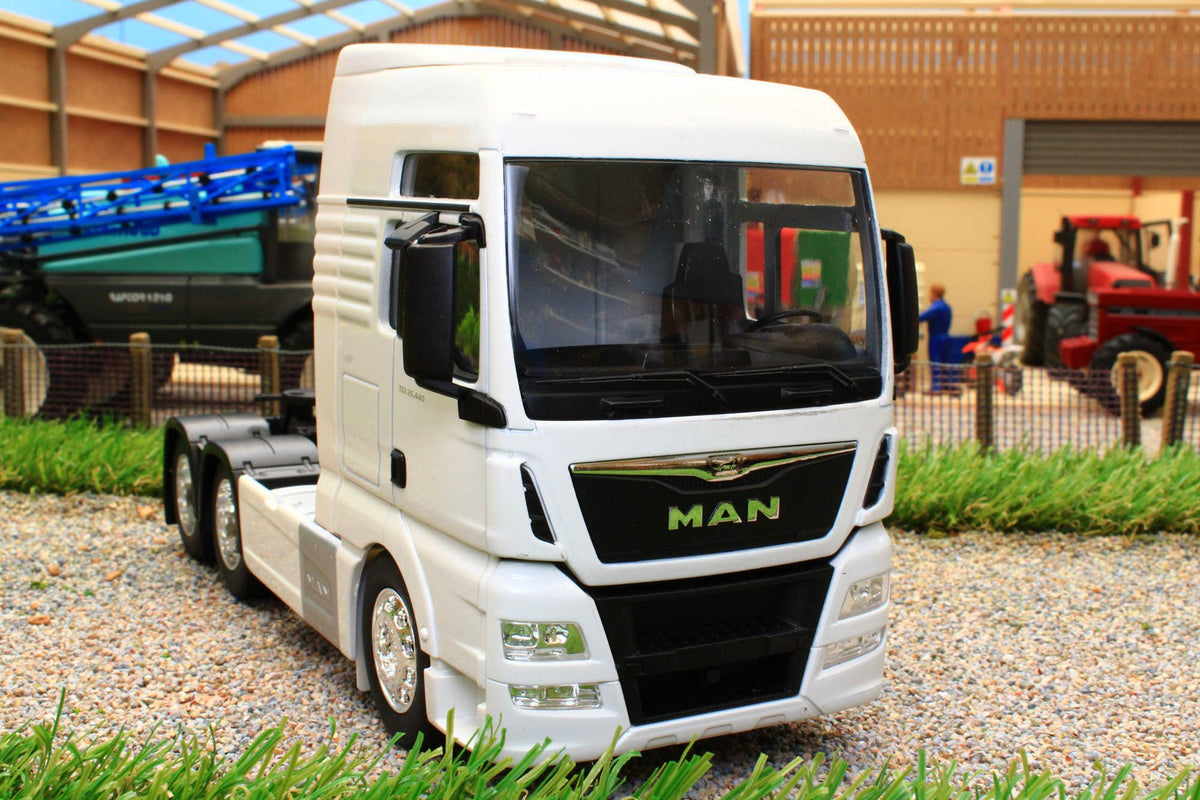 WEL32650LW WELLY 1:32 SCALE MAN TGX 6X4 LORRY IN WHITE – Brushwood Toys