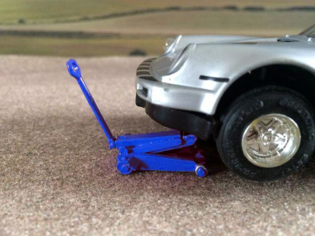 HLT WM089 Small Hydraulic Jack Available in Red Blue Unpainted